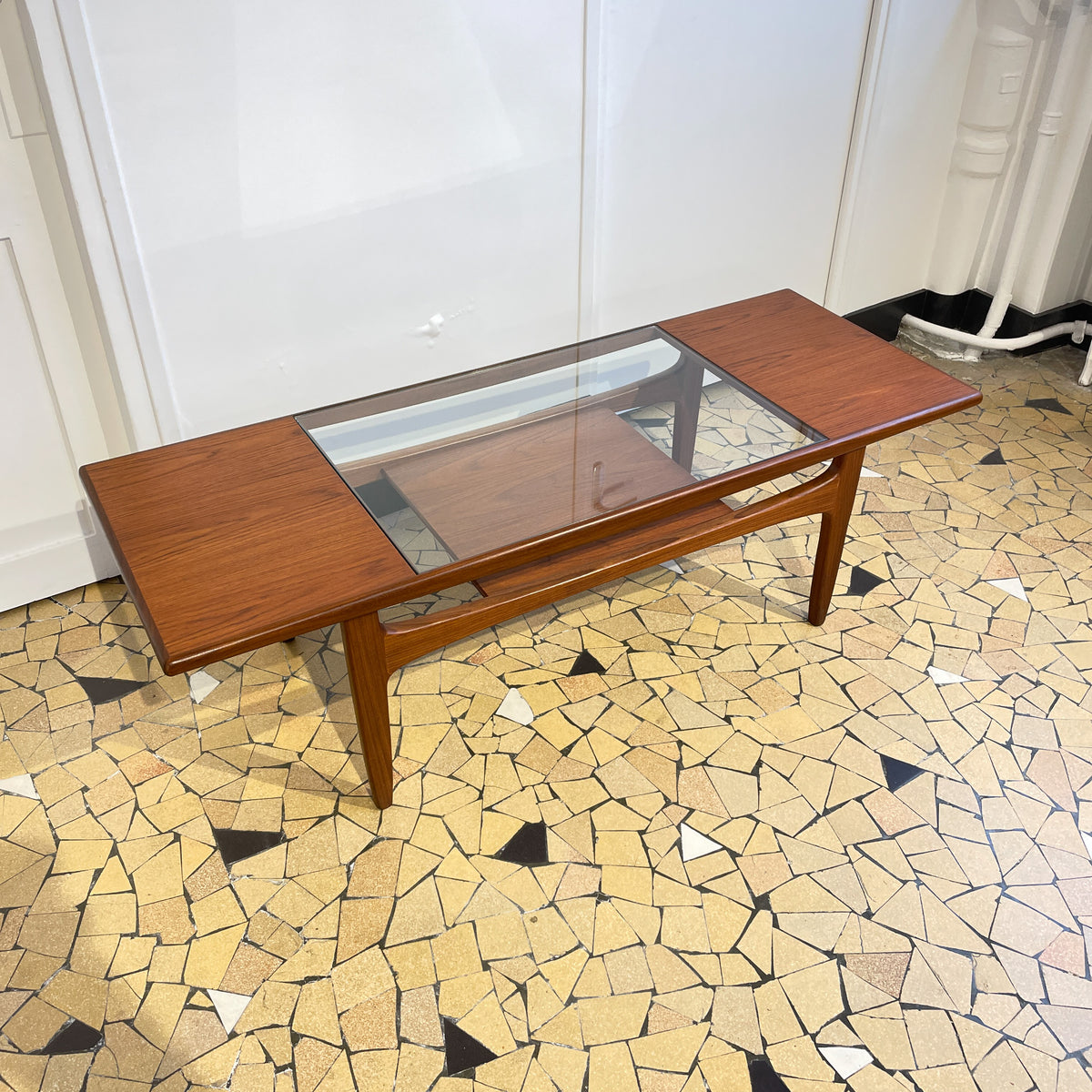Table basse Gplan teck & verre – Monsieur Joseph