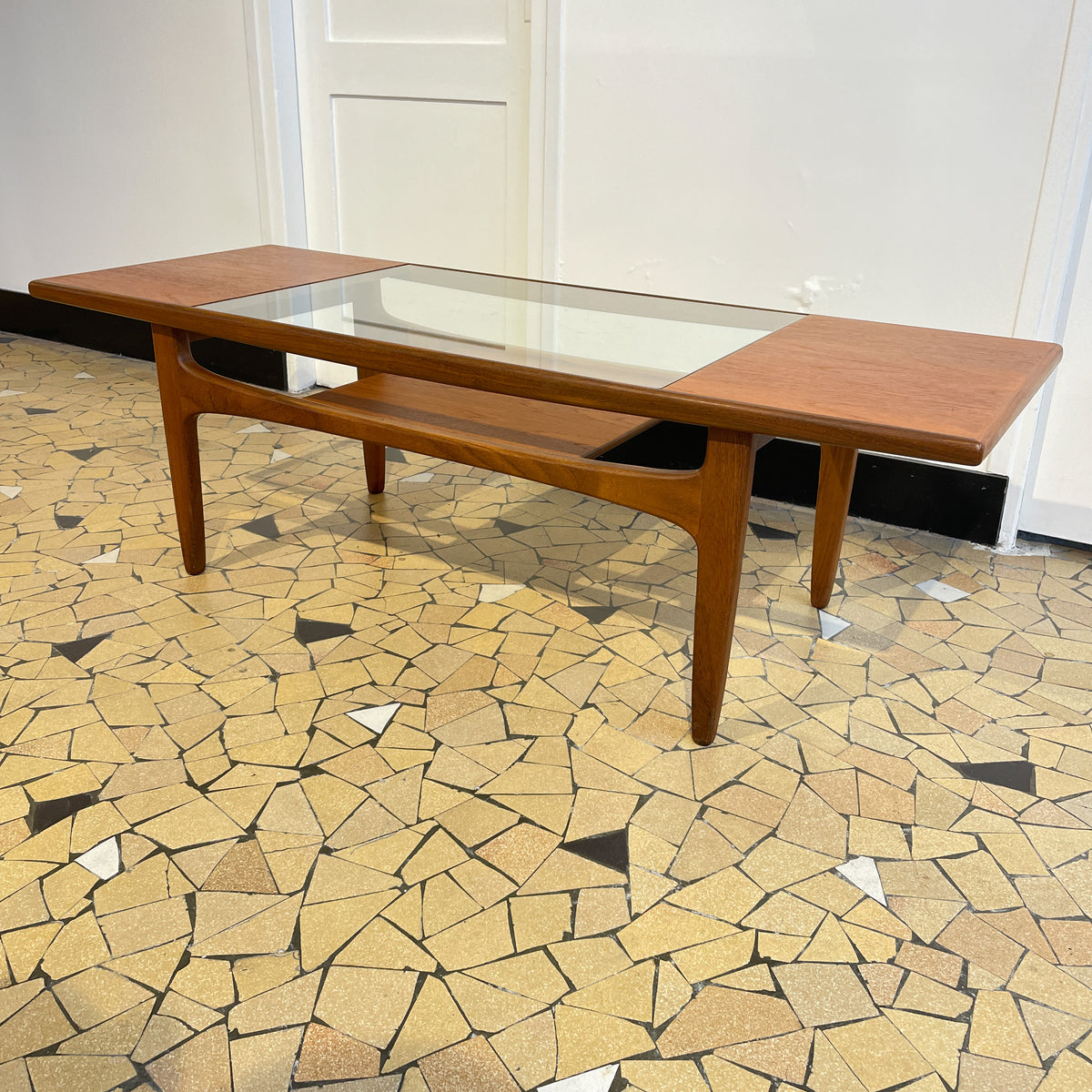 Table basse Gplan teck & verre – Monsieur Joseph